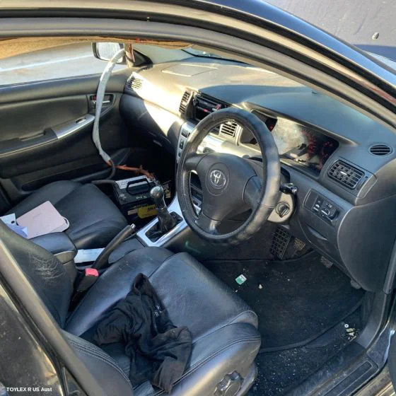 corola 2004 interior
